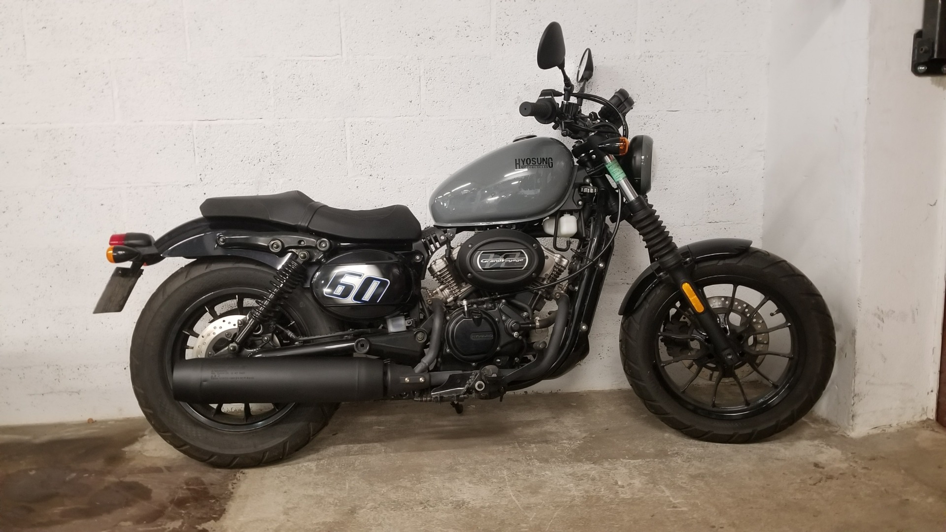 Moto depot : Motos d’occasion de 51 a 125 cc hyosung, GV BOBBER 125 HYOSUNG GRIS